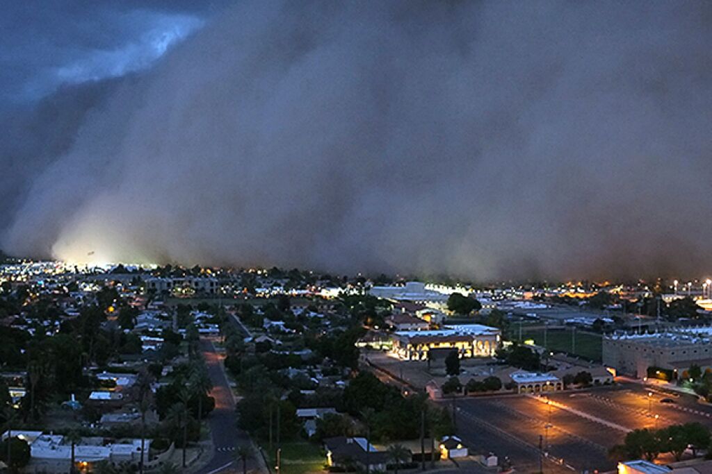 Monster Monsoon Dust Storm Sweeps Phoenix | theTrumpet.com
